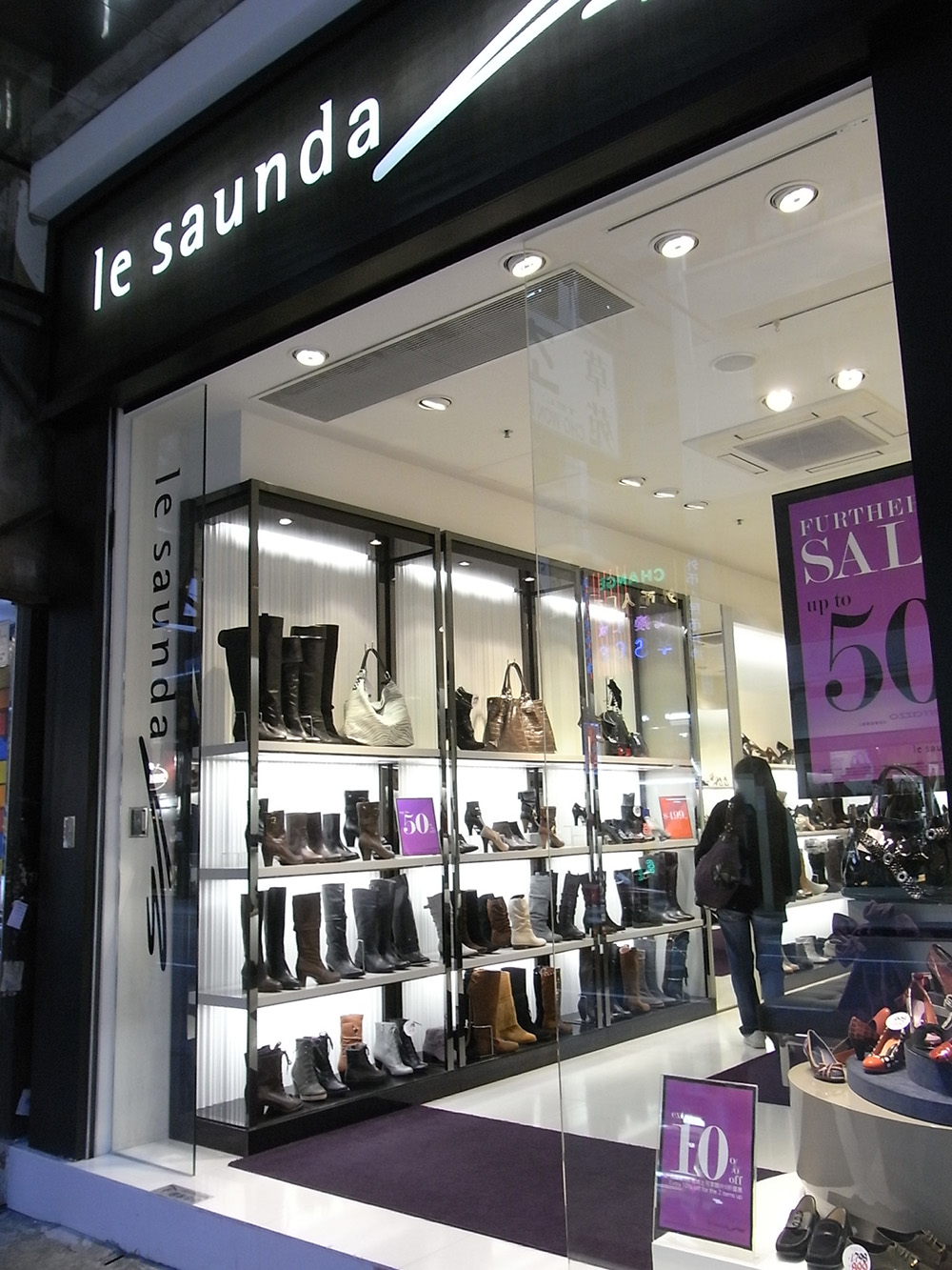 Le Saunda buys office property from boss | Macau Business