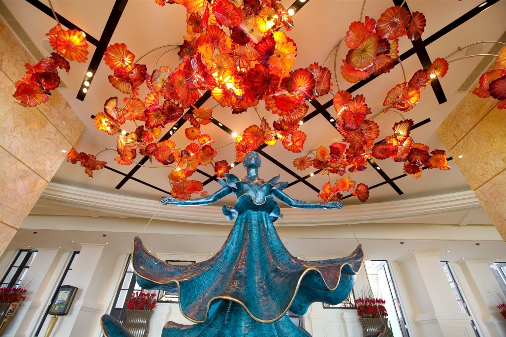 02. Fiori di Paradiso Ceiling by Dale Chihuly (top) & Dalinian Dancer ...