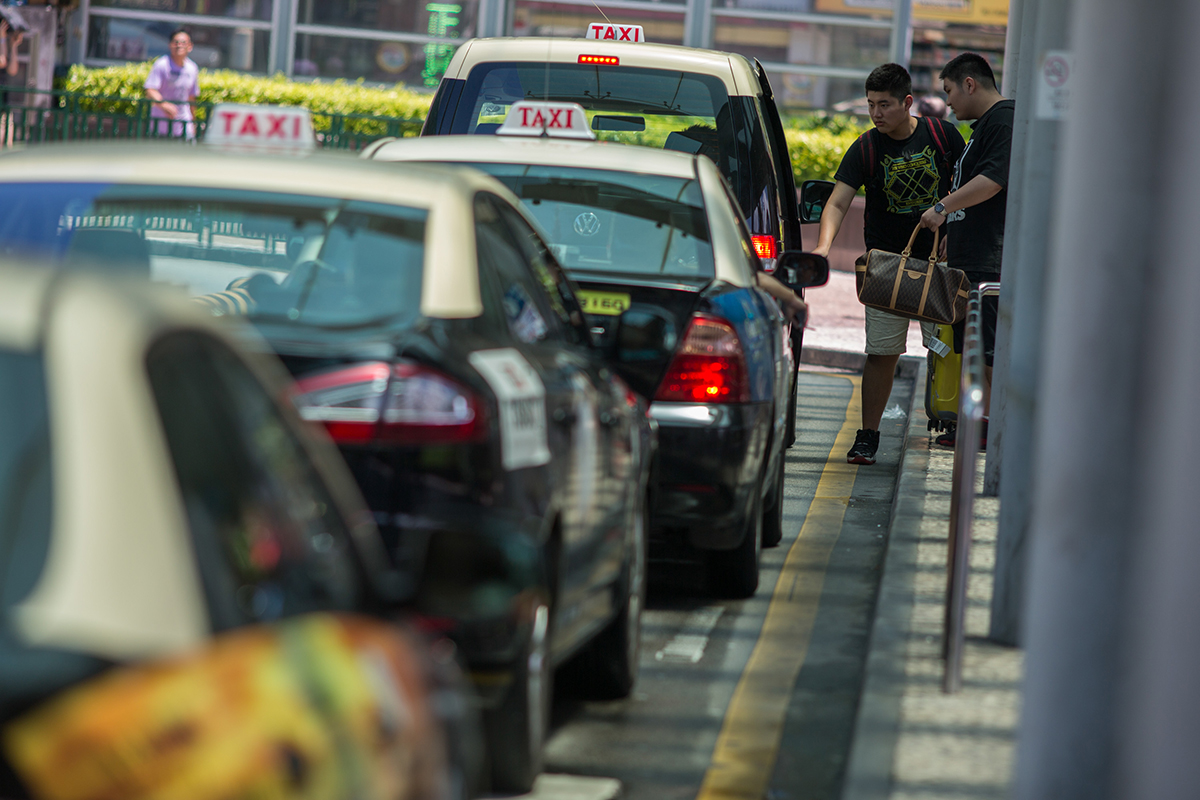 Macau | More than 1,000 applications for e-taxis | Macau Business