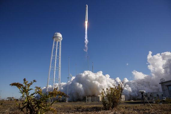 U.S. rocket launched to bring NASA cargo to International Space Station